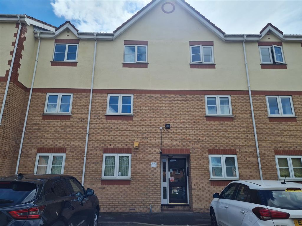 2 bed flat to rent in Barwell Road, Birmingham B9, £995 pcm - Zoopla