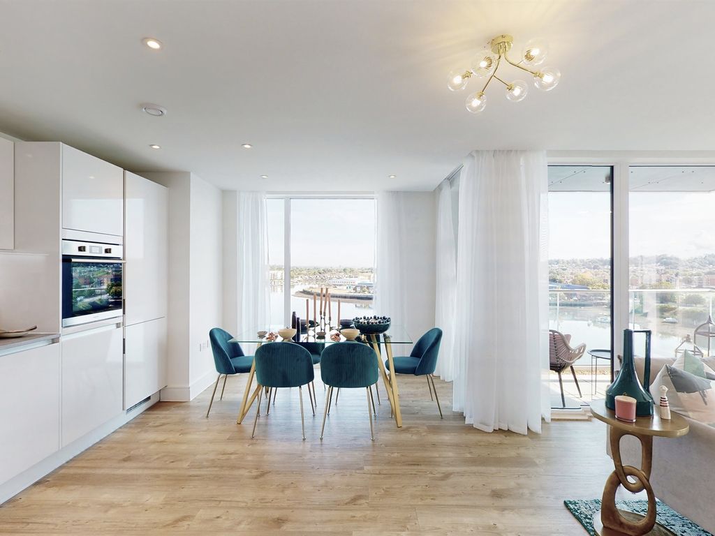 2 bed flat for sale in Meridian Way, Southampton SO14, £325,000 - Zoopla