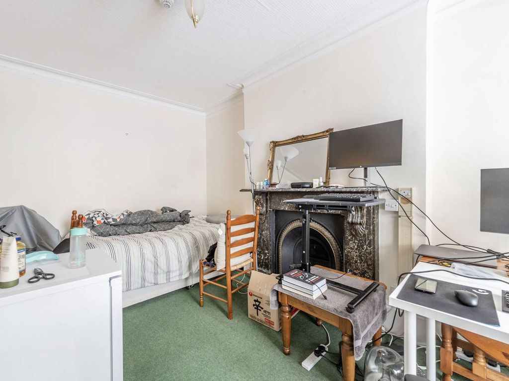 Studio to rent in De Vere Gardens, High Street Kensington, London W8 ...