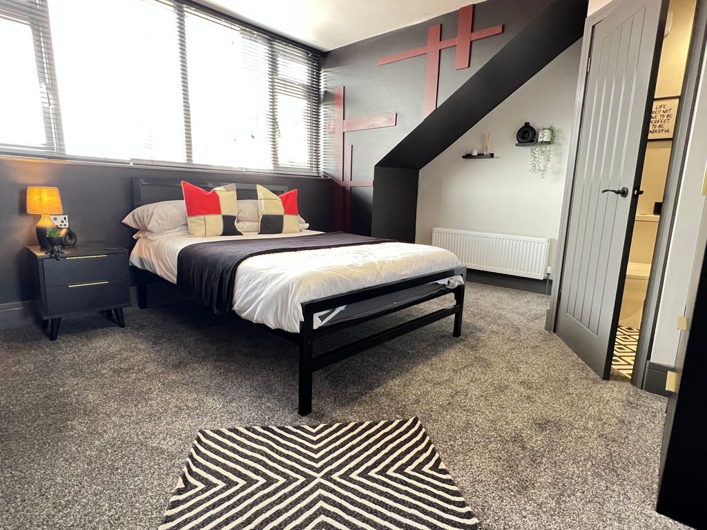 Room to rent in Ellers Road, Leeds LS8, £650 pcm - Zoopla