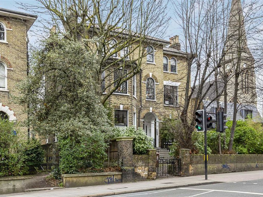 3 bed flat for sale in Lewisham Way, London SE4, £685,000 - Zoopla