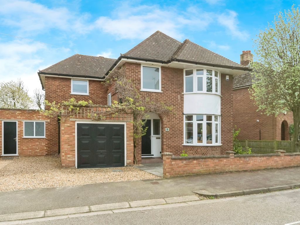3 bed detached house for sale in Victoria Crescent, Royston SG8, £ ...