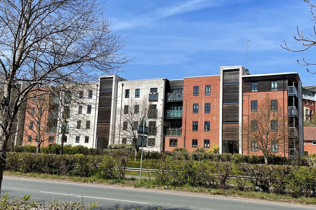 2 bed flat for sale in Sinclair Drive, Basingstoke RG21 - Zoopla