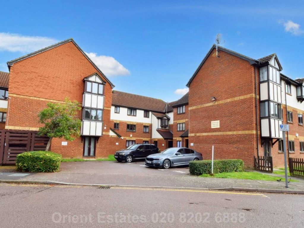2 bed flat for sale in Falcon Way, London NW9, £325,000 - Zoopla