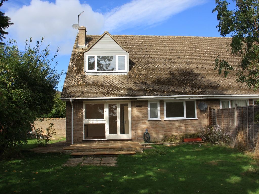 3 bed semi-detached house to rent in Mavor Close, Woodstock OX20 - Zoopla