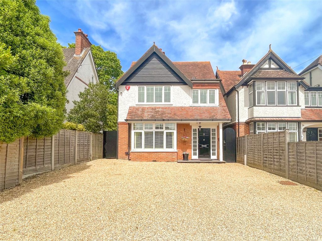 3 bed detached house for sale in Waterford Lane, Lymington, Hampshire ...