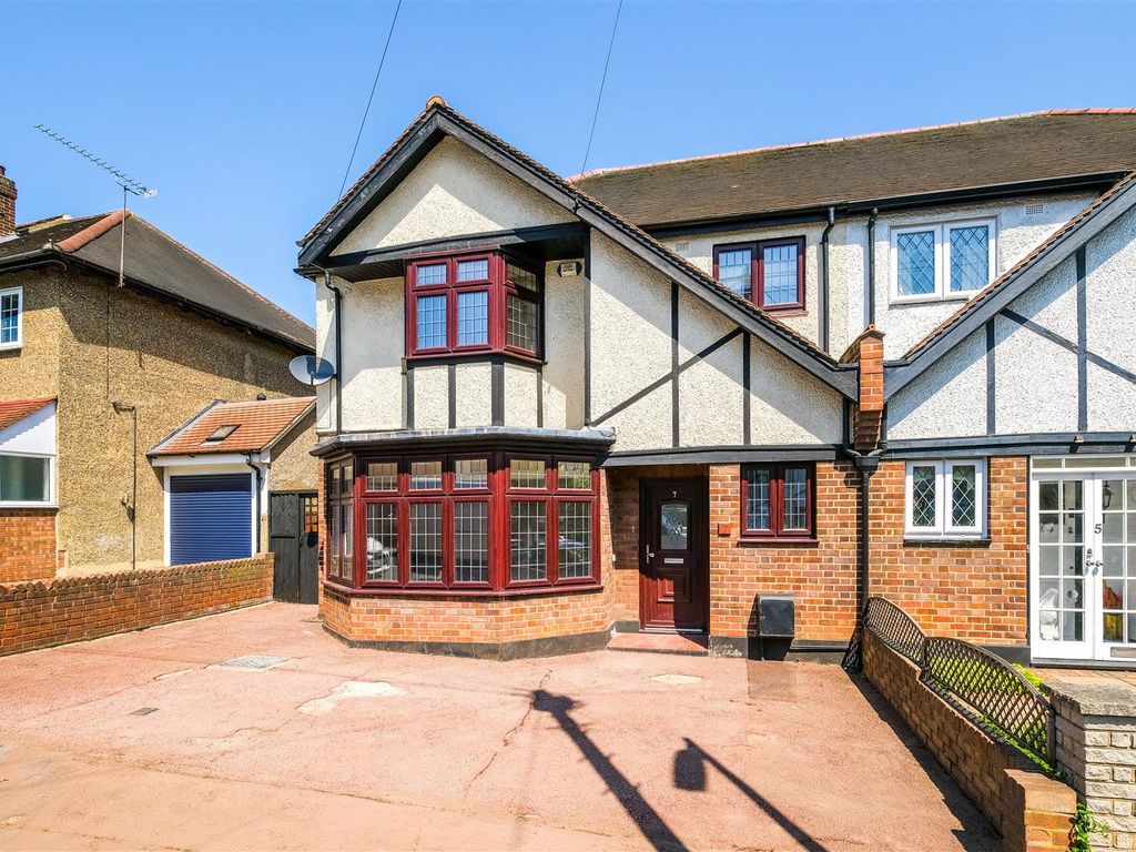 3 Bed Semi Detached House To Rent In Empress Avenue Woodford Green Ig8