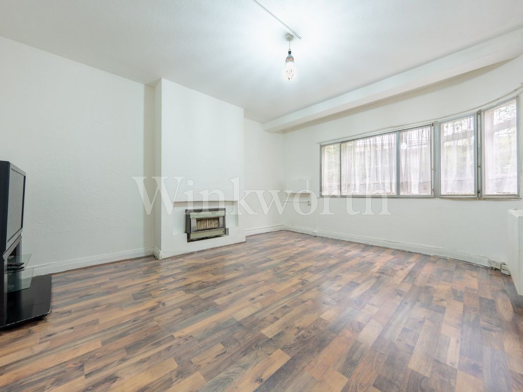 2 bed flat for sale in Watford Way, London NW7, £275,000 - Zoopla