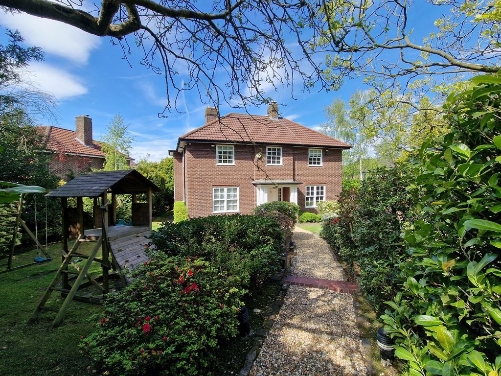 4 bed detached house for sale in Wainwright Road, Altrincham WA14, £ ...