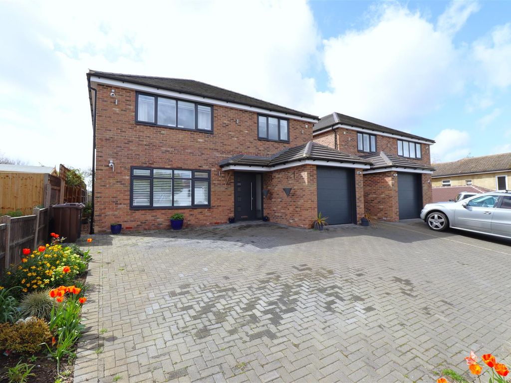 4 Bed Detached House For Sale In Lower Rainham Road Gillingham Me7 £