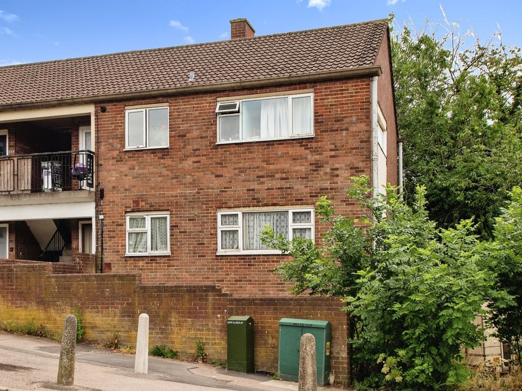 2 bed flat for sale in Leys Road, Hemel Hempstead HP3 - Zoopla