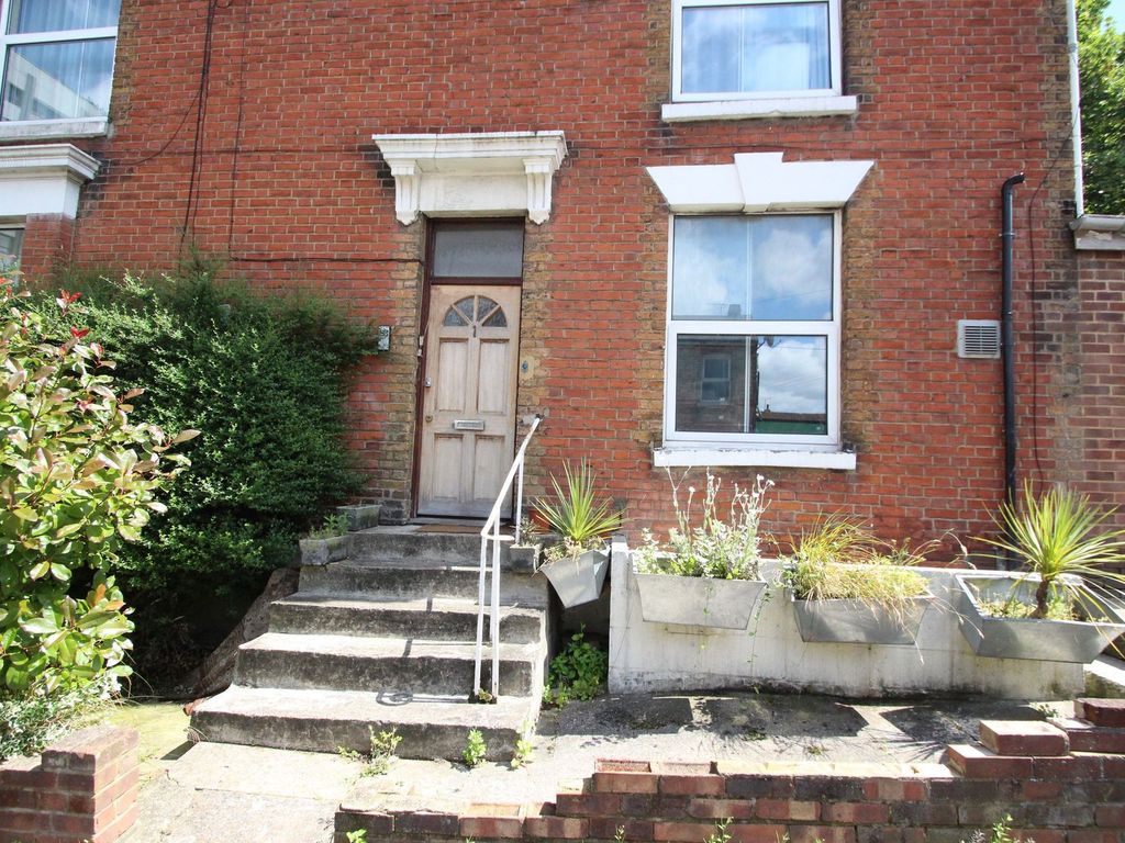 1 bed flat to rent in Melville Road, Maidstone ME15, £750 pcm - Zoopla