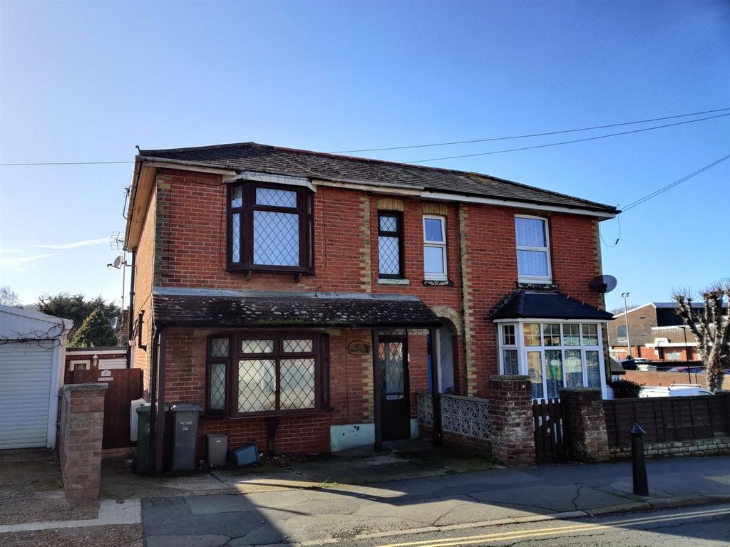 2 bed flat for sale in Landguard Road, Shanklin PO37 - Zoopla