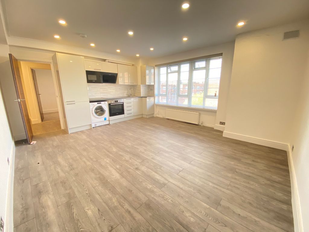 2 bed flat to rent in Effra Road, London SW2, £2,100 pcm - Zoopla