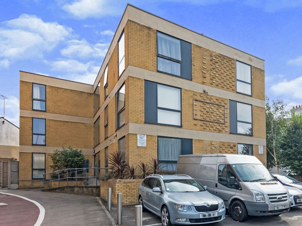 1 bed flat for sale in Elwick Road, Ashford TN23 - Zoopla