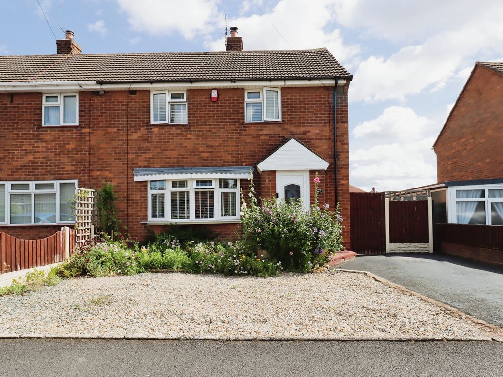 2 Bed Semi Detached House For Sale In Sandbrook Ketley Telford Tf1 £