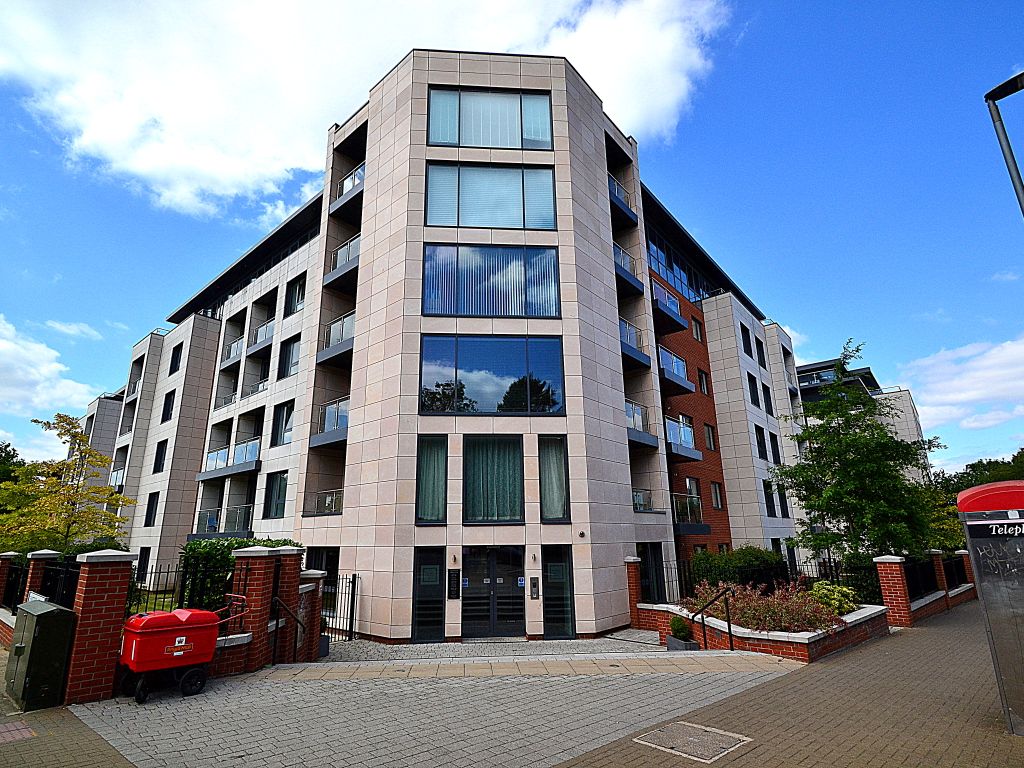 1 bed flat to rent in Chartfield Avenue, London SW15, £1,900 pcm - Zoopla