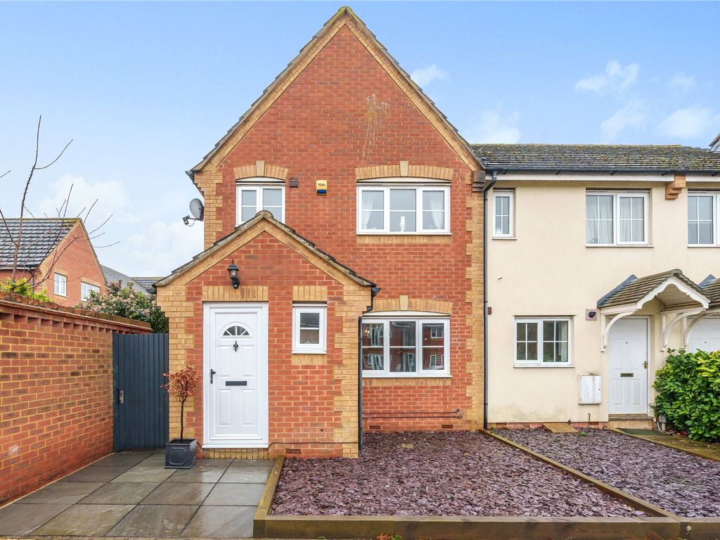 3 Bed End Terrace House For Sale In Banbury Close Wokingham Berkshire