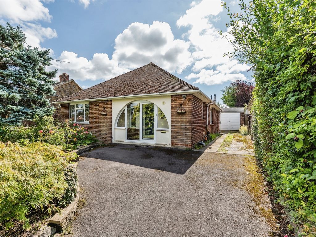 3 Bed Detached Bungalow For Sale In Crescent Road North Baddesley