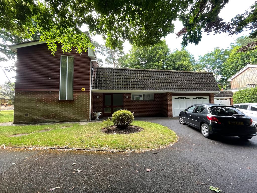 4 bed property to rent in Burnham Drive, Bournemouth BH8 - Zoopla