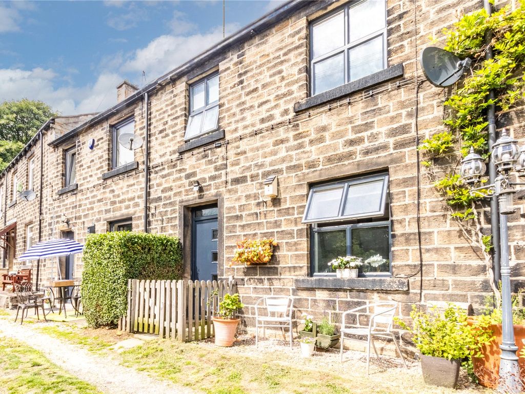 3 Bed Terraced House For Sale In Penistone Road New Mill Holmfirth