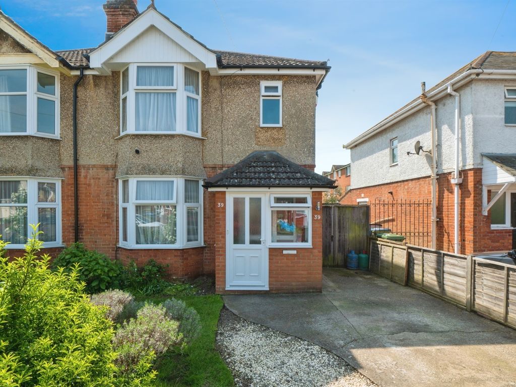 3 Bed Semi Detached House For Sale In South Mill Road Southampton So15
