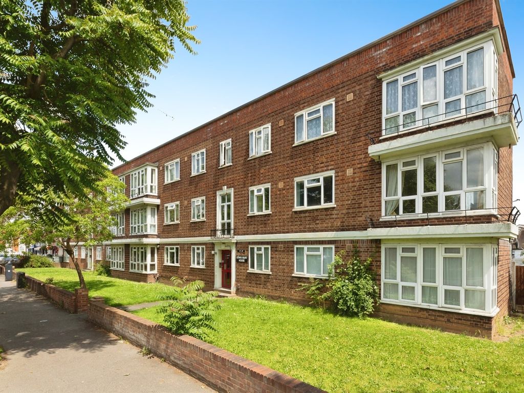 2 bed flat for sale in Upney Lane, Barking IG11, £265,000 - Zoopla