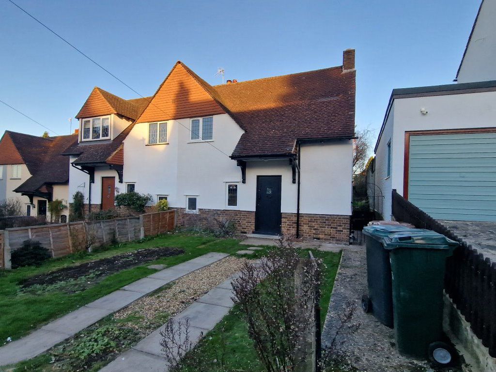 2 Bed Semi Detached House To Rent In Vivian Gardens Watford Wd19 £