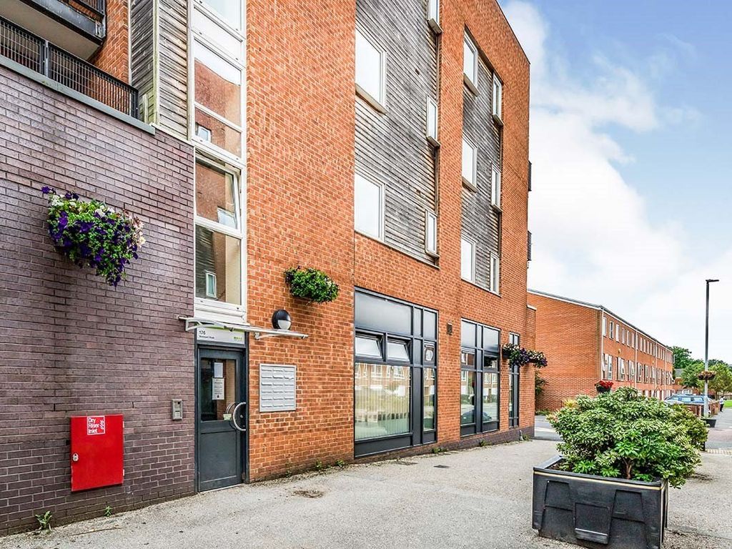 2 bed flat to rent in Stockport Road, Manchester, Greater Manchester ...