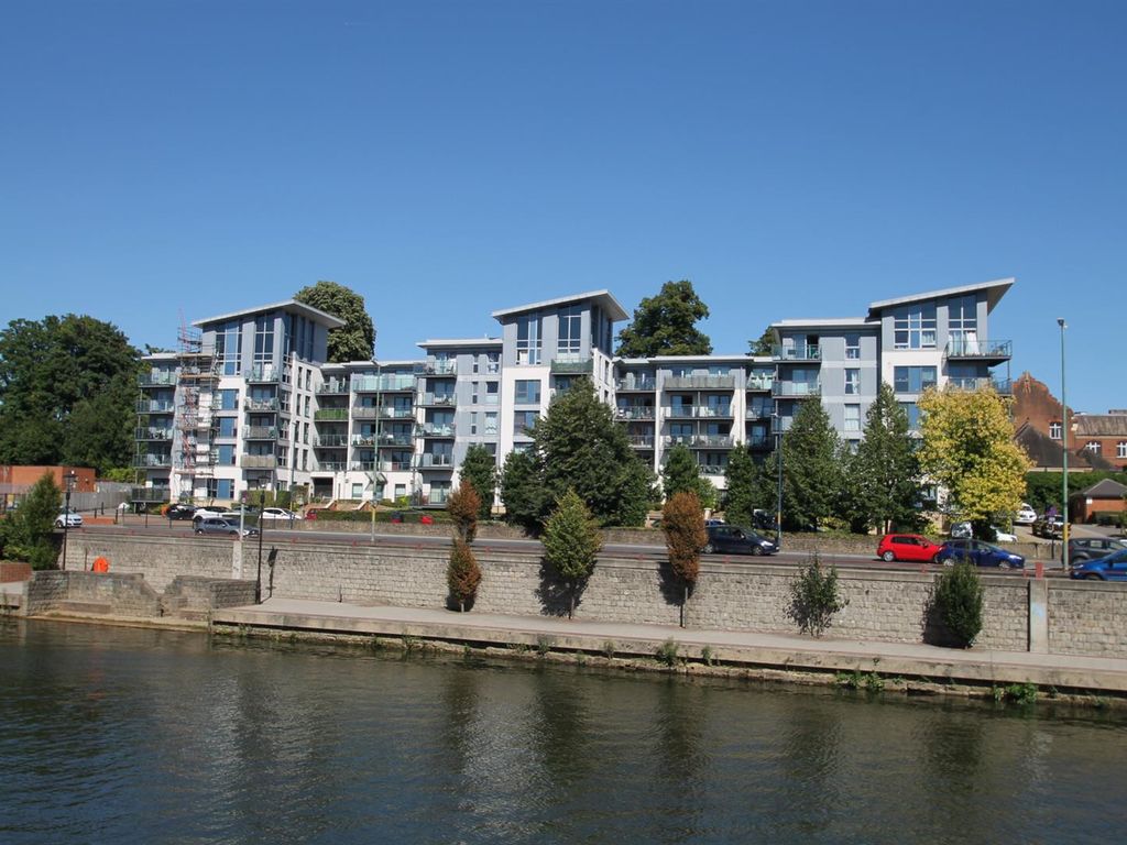 2 bed flat for sale in Mckenzie Court, Maidstone ME14 - Zoopla