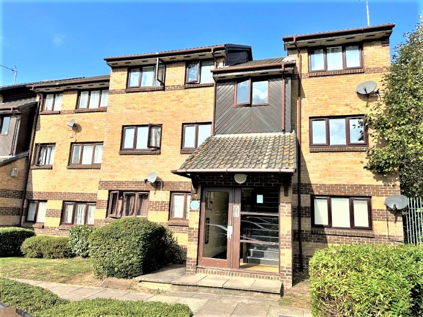 2 bed flat to rent in Harp Island Close, Neasden, London NW10, £1,699 ...