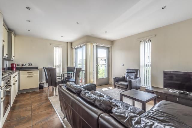 2 bed flat to rent in Harrow, London HA2, £1,900 pcm - Zoopla