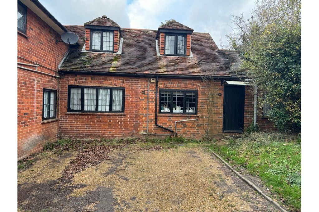 3 bed semi-detached house to rent in Woking Road, Jacobs Well ...