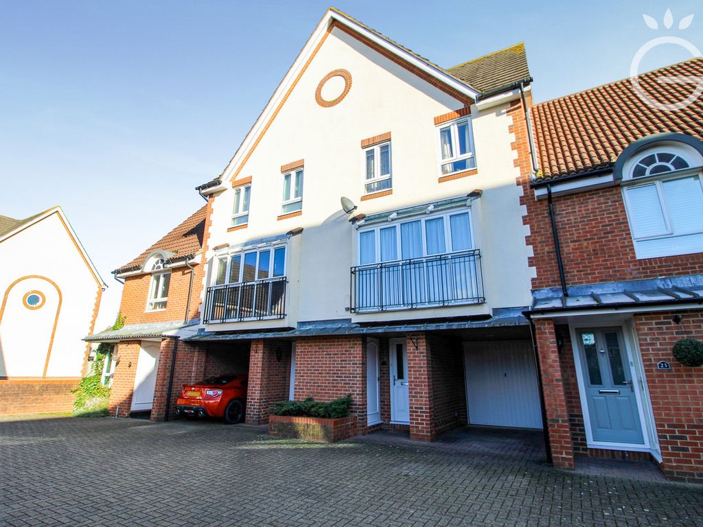 3 bed town house for sale in Hartigan Place, Woodley RG5 - Zoopla