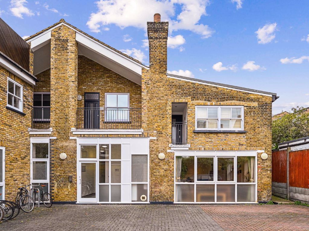 1 bed flat for sale in Roding Road, London E5 - Zoopla