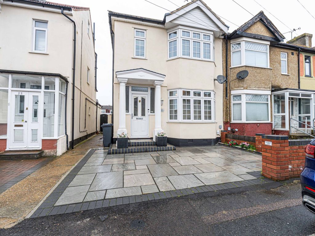 3 Bed End Terrace House For Sale In Suffolk Road Dagenham Essex Rm10