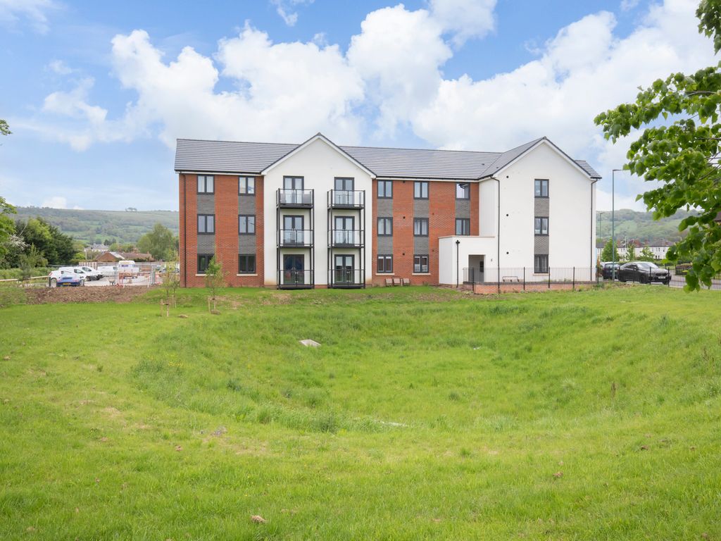 2 bed flat to rent in Ridge Close, Cheltenham GL52 - Zoopla