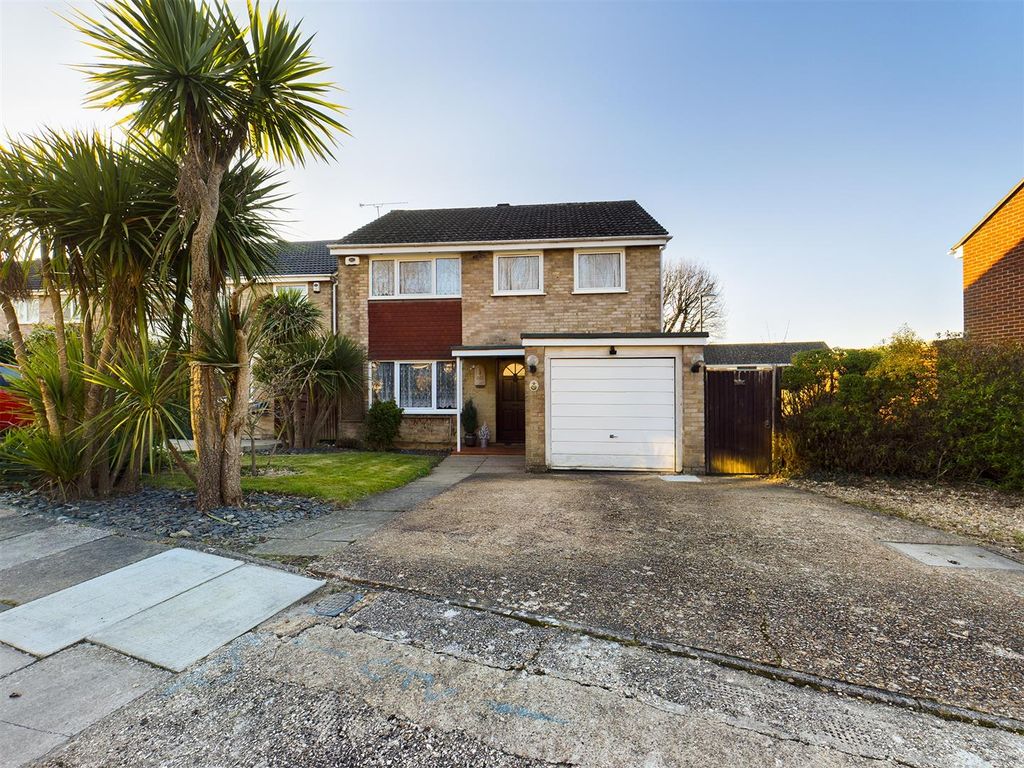4 bed detached house for sale in Trinity Close, Crawley RH10, £539,000 ...