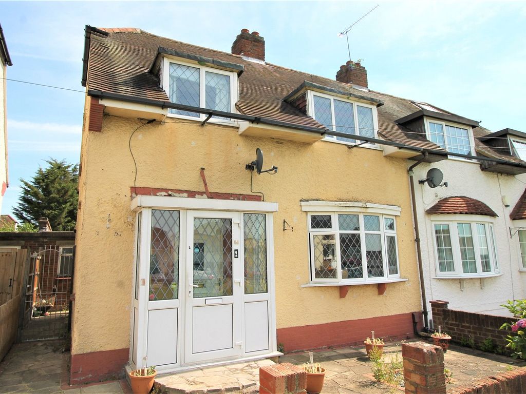 3 bed detached house for sale in Robin Close, Collier Row RM5 - Zoopla