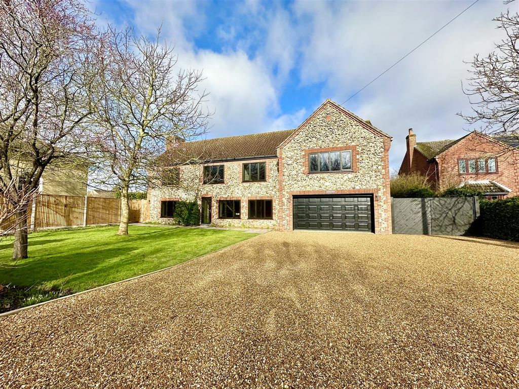5 bed detached house for sale in Rollesby Road, Fleggburgh NR29, £725,000 - Zoopla