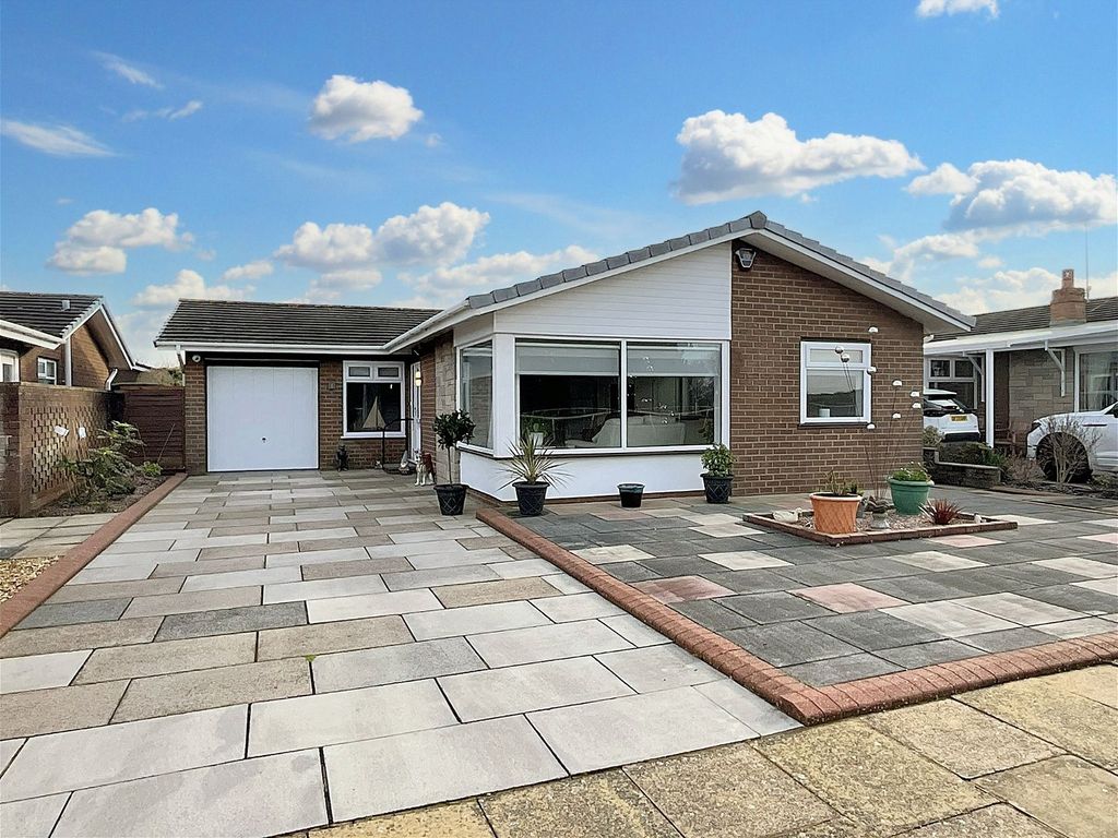 3 Bed Bungalow For Sale In Northleach Drive Ainsdale Southport Pr8 £