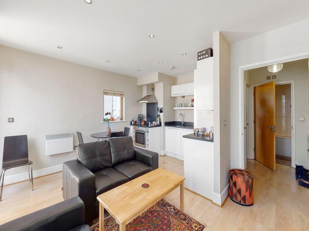 1 bed flat to rent in Wellesley Court, Rockingham Street, London SE1 ...