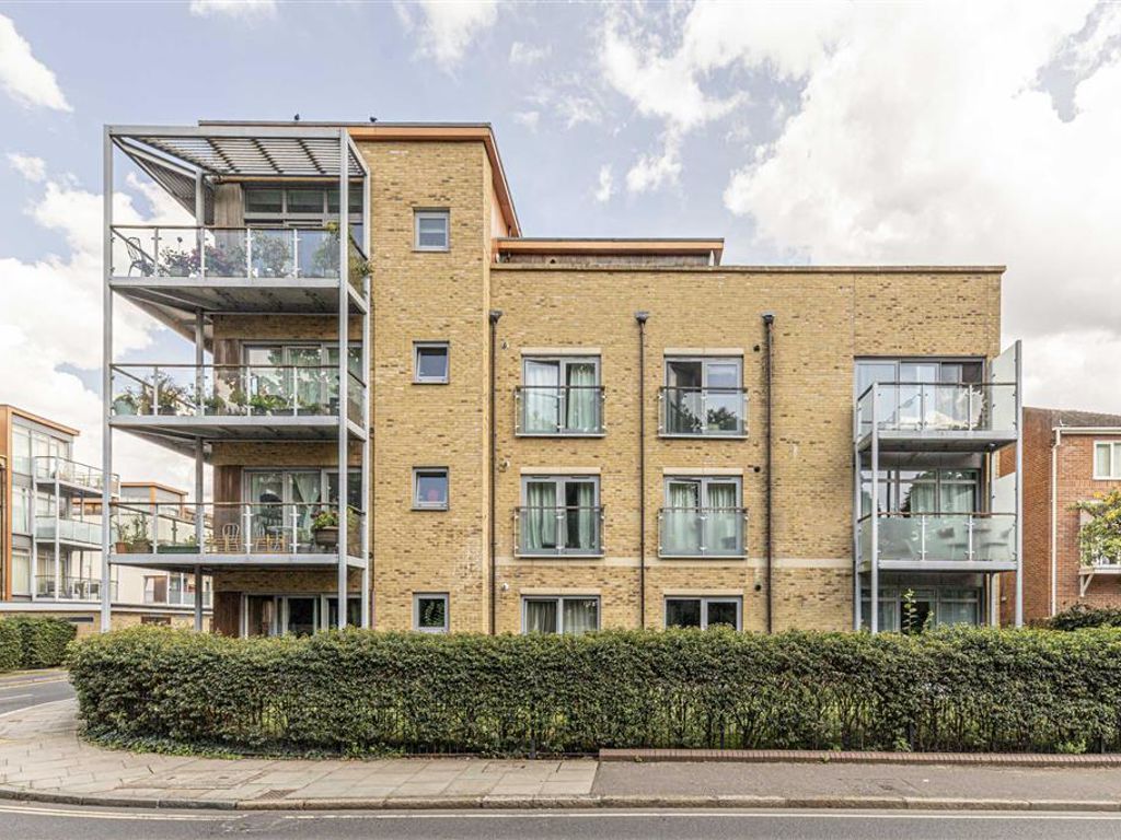 2 bed flat to rent in Southcott Road, Teddington TW11, £2,250 pcm - Zoopla