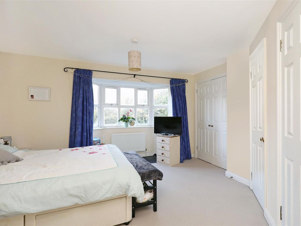 2 bed flat to rent in Clockhouse Place, London SW15 - Zoopla
