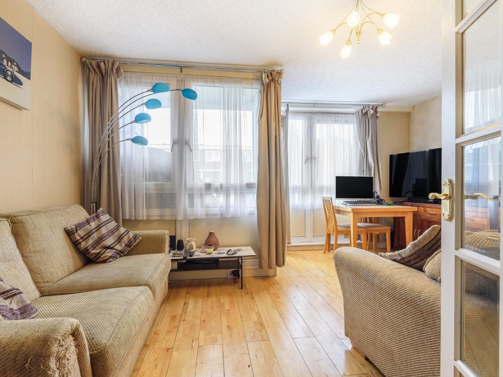 3 bed flat for sale in Barringer Square, London SW17 - Zoopla