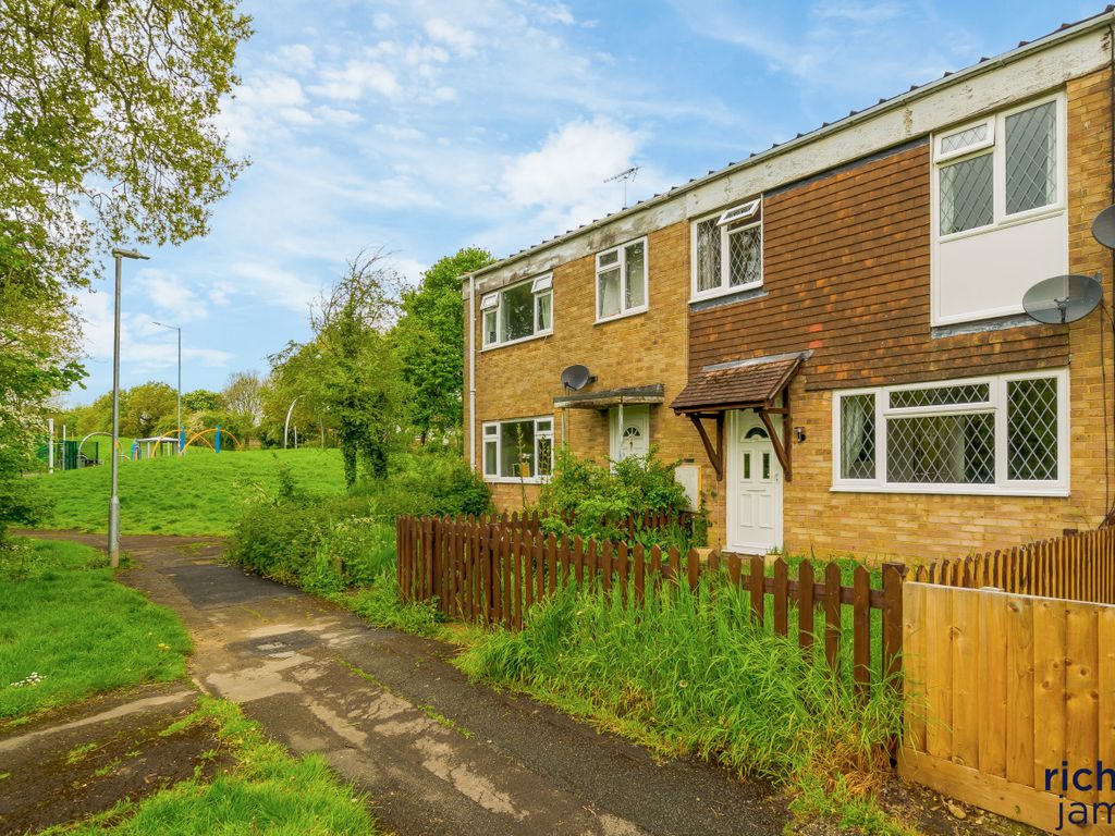 3 bed terraced house for sale in Markenfield, Toothill, Swindon ...