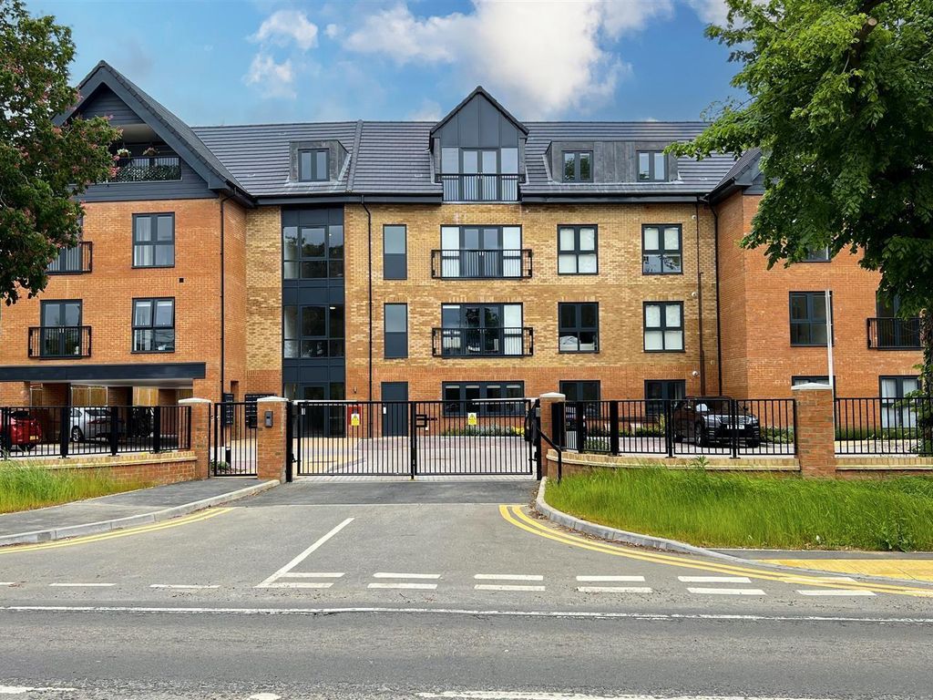 2 bed flat to rent in North Road, Stevenage SG1 - Zoopla