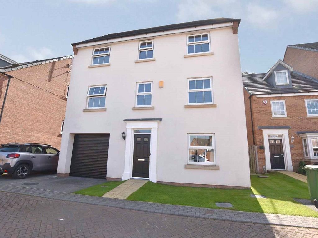 4 bed detached house for sale in Henry Grove, Pudsey LS28 - Zoopla