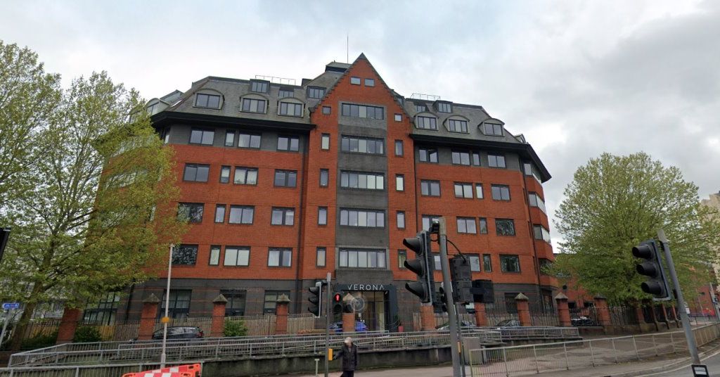 1 bed flat to rent in Wellington Street, Slough SL1, £1,250 pcm - Zoopla