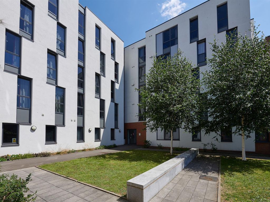 Room to rent in Alma Street, City Centre, Coventry CV1, £399 pcm - Zoopla